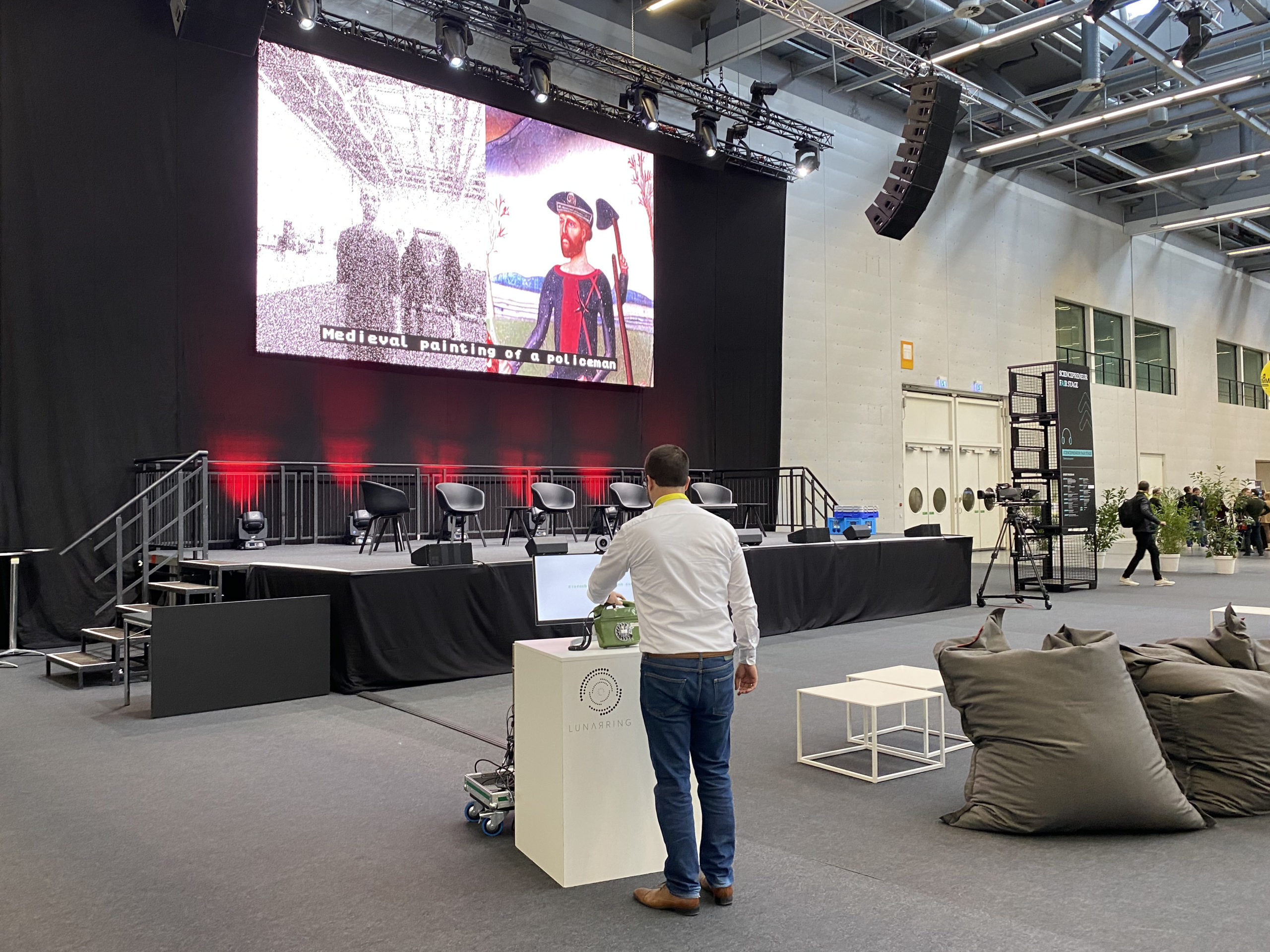 Diffuse me! – LunarRing AI